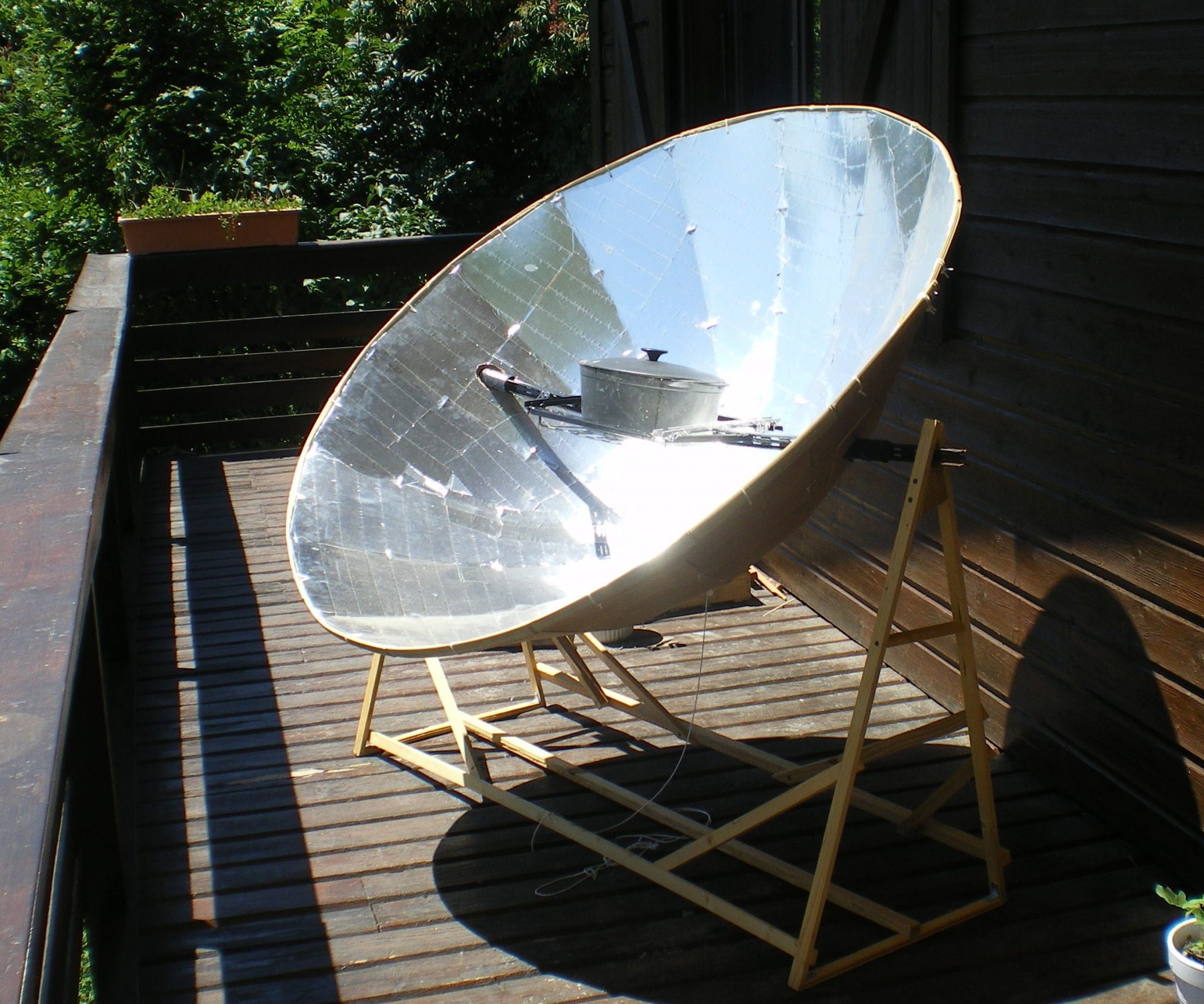 Como hacer una cocina solar usando antenas viejas - Ideas Verdes